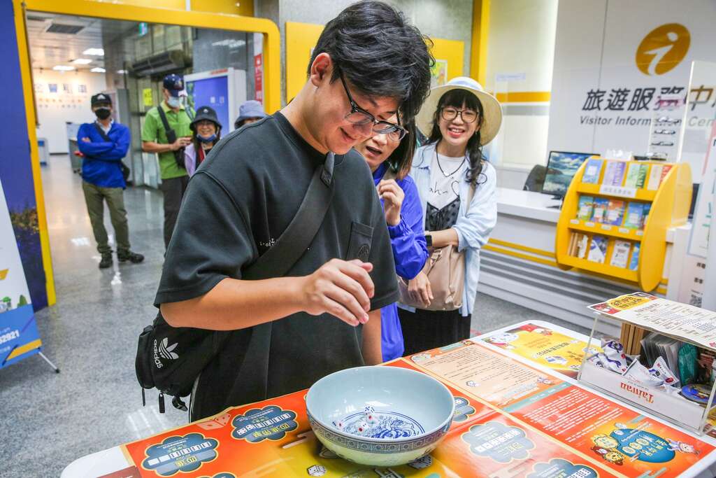 The Mid-Autumn Festival Dice Game for Mooncakes(Bo-Bing) | Kinmen Travel